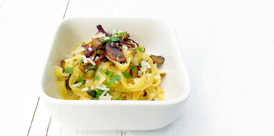 Rezept: Tagliatelle mit Pilzen, Speck, Salbei und Pistazien